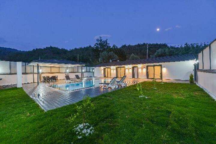 Частный дом в аренду, с бассейном, с мебелю - Fethiye