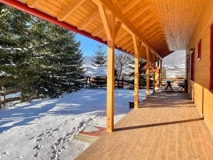 Vendégház, Négy Hálószobával, Konyha éS Udvar - Izvoare