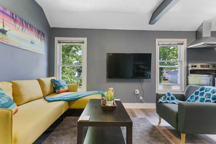Falls Retreat : 2br Home, Walk To Falls + Parking - Niagara Falls