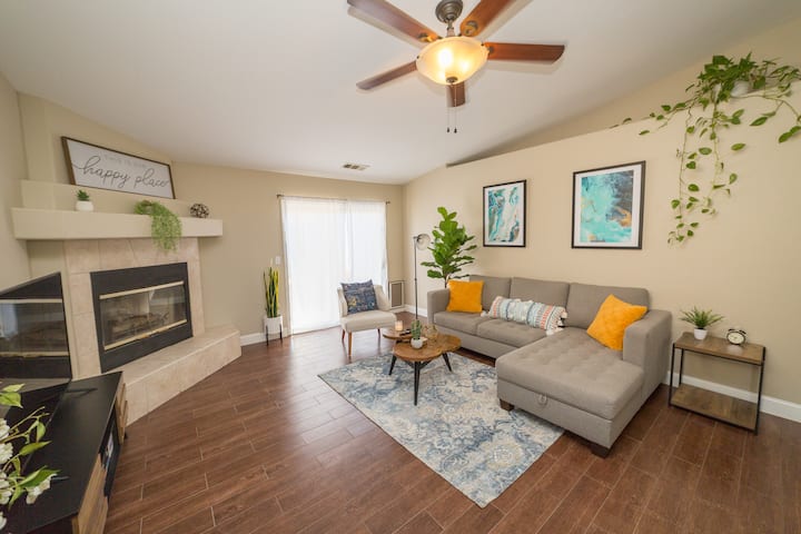 * Large Modern House -Quiet Rosedale Neighborhood* - Bakersfield, CA