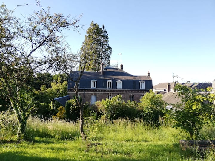 Maison De Maître Dans Un éCrin De Verdure, Parking - ウー