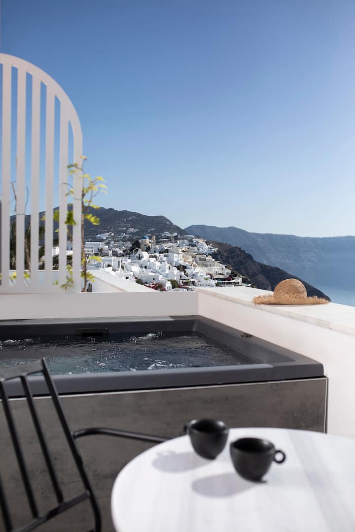 Honeymoon Suite | Outdoor Hot Tub | Caldera View - Oia