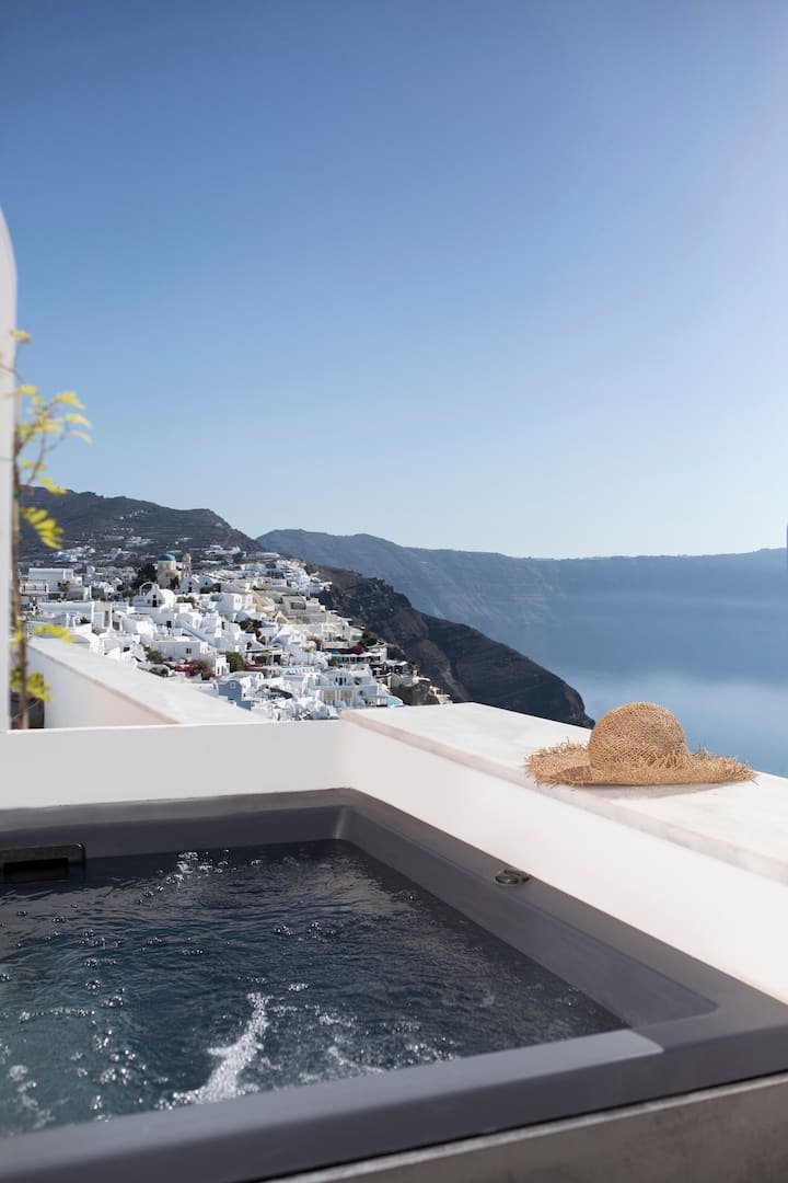 Honeymoon Suite | Outdoor Hot Tub | Caldera View - Oia