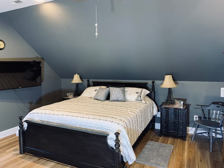 Paris In My Dreams - Studio Apartment With A Pool - Gloucester, VA