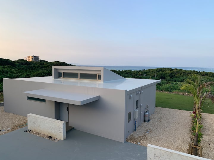 Kaze-  ヤシの木と広い芝生の庭、スタイリッシュなお部屋から眺める海と夕陽と星空 - Ishigaki