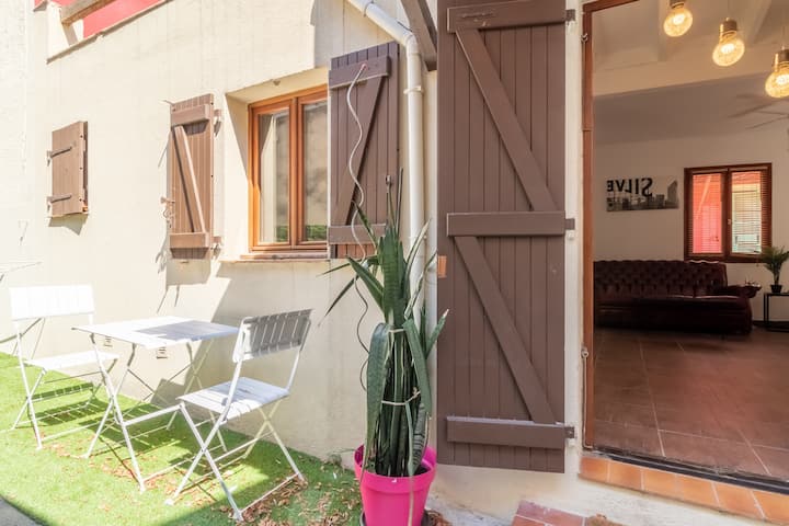 Beau Studio Avec Terrasse, Pour 2 Au Calme - Niza