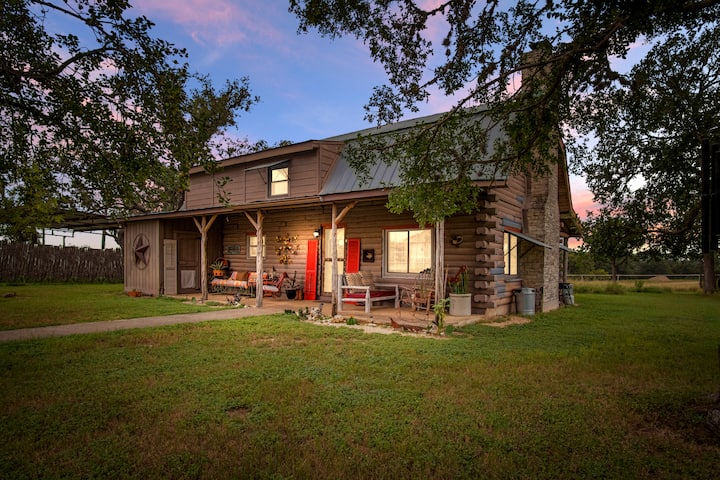 Doe Creek Ranch | 2br Cabin With Horse Amenities - Bandera, TX