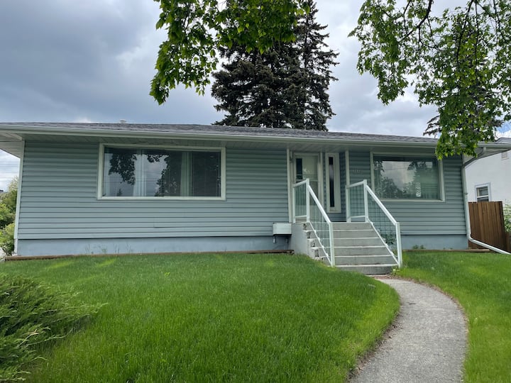 Bungalow In Killarney - Calgary