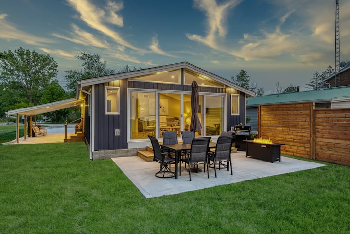 Bluebird Lakefront Cottage - Lakeshore