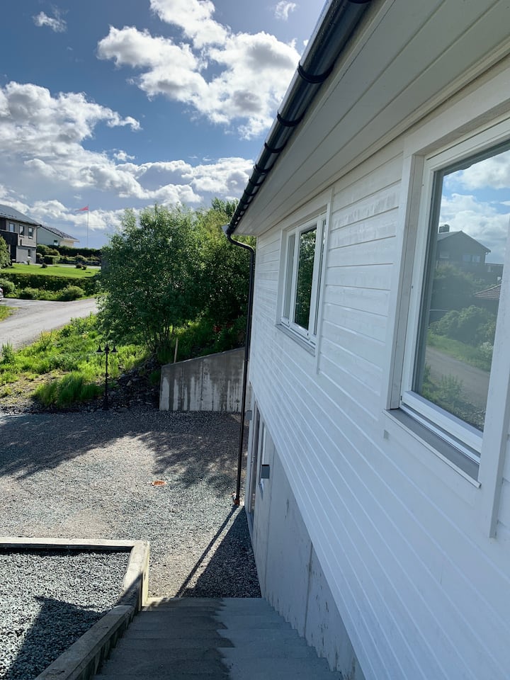 Leilighet Med Kjøkken, Bad Og Ett Soverom - Alesund