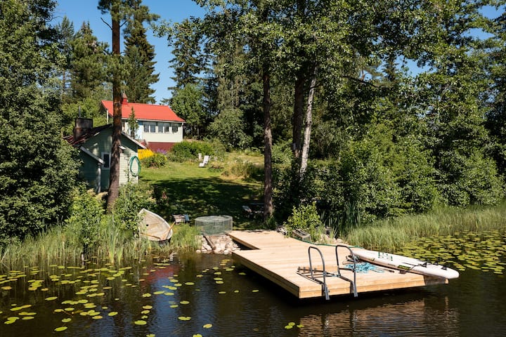 Pieni Huvila Järven Rannalla - Tampere