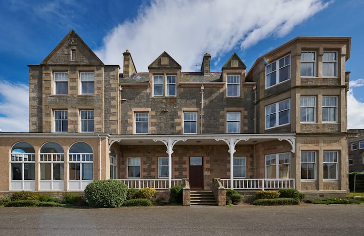 Stunning Pent-house 3-bed Apartment With Sea Views - Lossiemouth