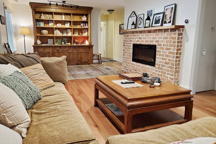 4 Bedroom Franklin Riverfront Cozy Cottage - Franklin