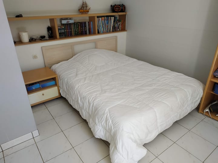 Chambre Dans La Maison D'un Particulier - Cholet