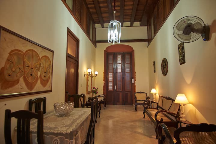 *Deluxe. Standard Room In Plaza Vieja * - La Havane