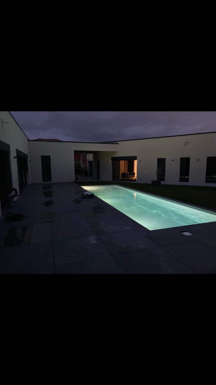 Superbe Appartement Contemporain Aéroport à 8 Min - Lyon-Saint Exupéry Airport (LYS)