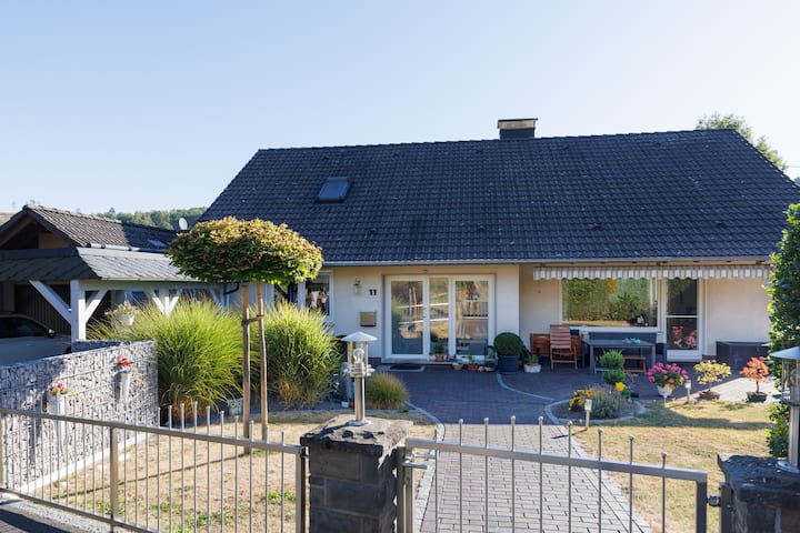 Neu Renovierte Ferienwohnung In Ruhiger Lage - Siegen