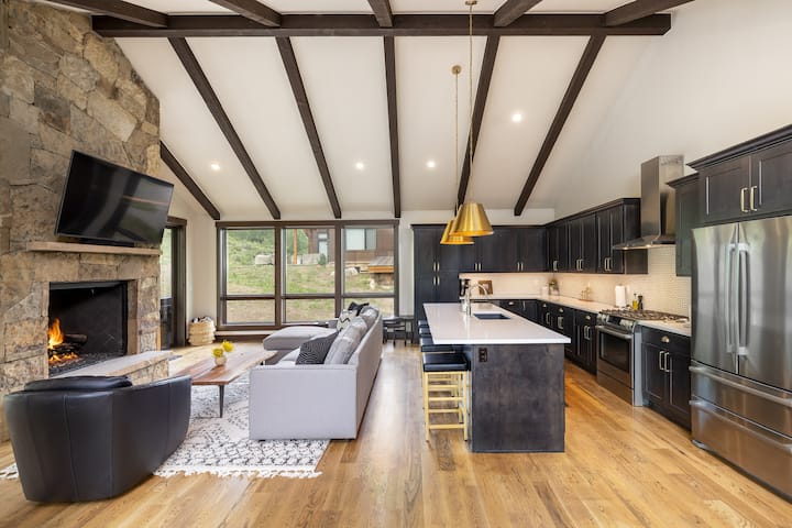 Luxury Mountain Home W/ Hot Tub + Pool Access - Silverthorne, CO