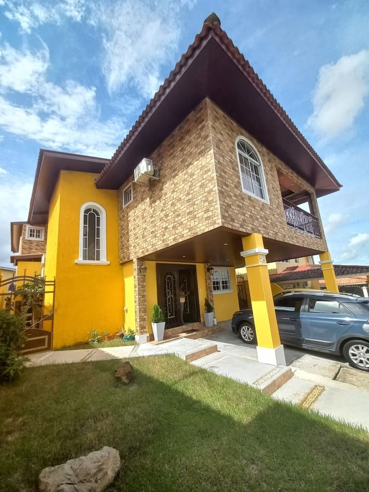 Beautiful 4 Bedroom House With Pool! - Panama City