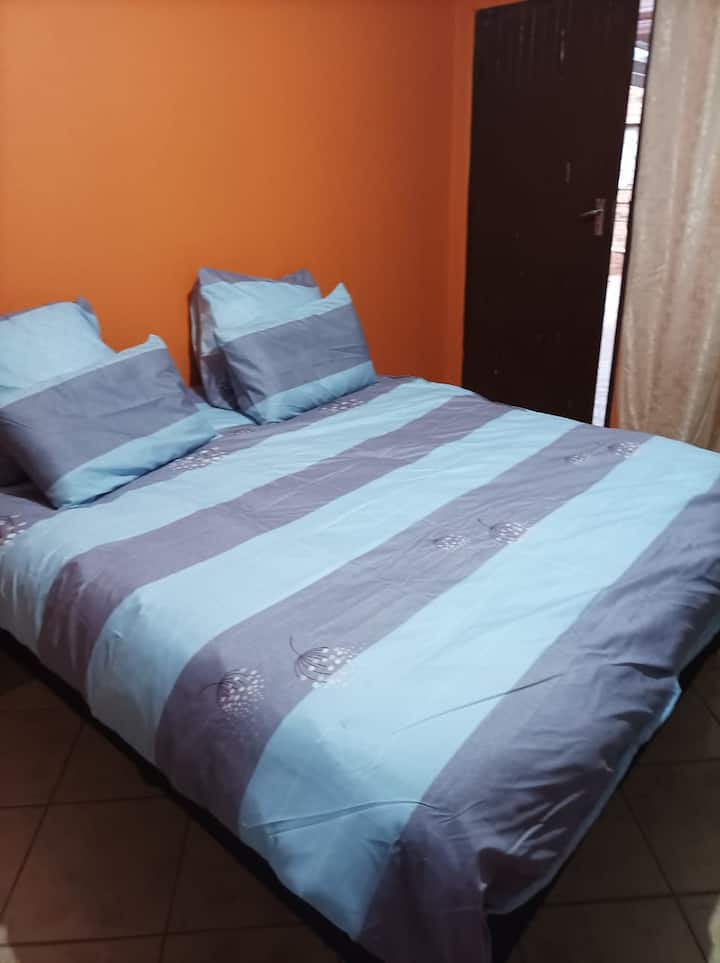 Welcome To K-onecave 7 Bedrooms & Ensuite Showers - Mabopane