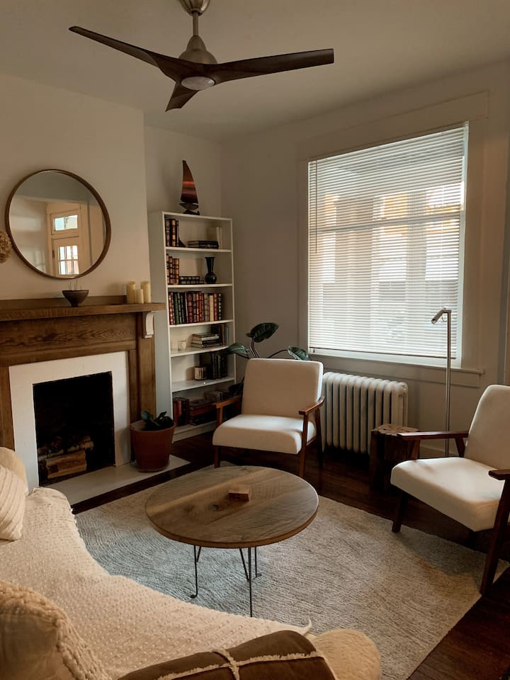 Well Furnished 2 Bedroom House, Off-street Parking - Pittsburgh