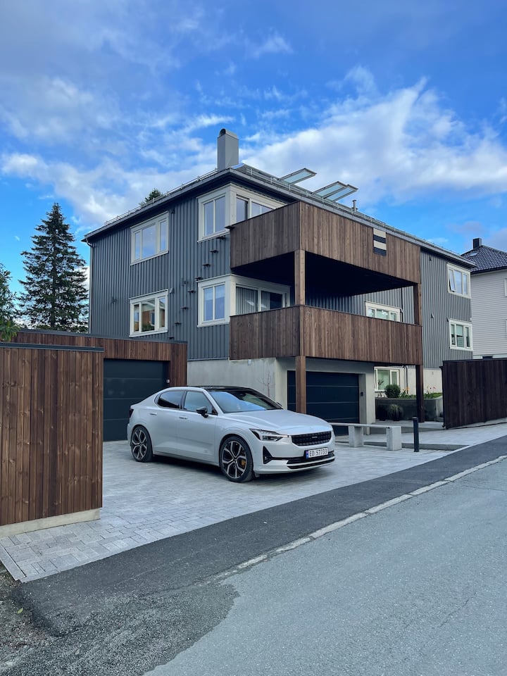 Flott Bolig På Tyholt Over 2 Plan Med Stor Hage. - Trondheim