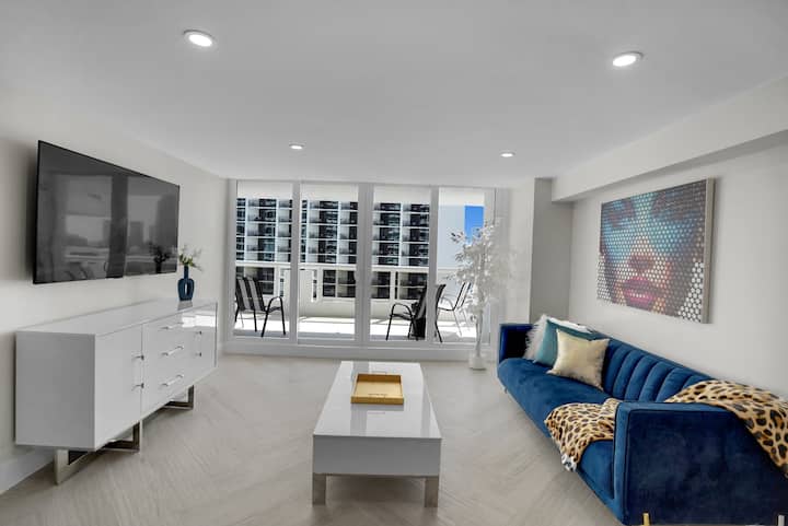 Visions! Water And Miami Skyline Views! Brand New - Miami