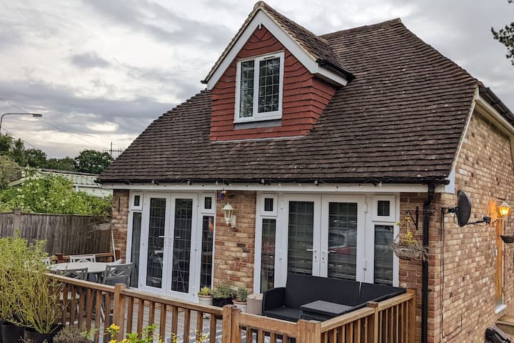 Charming 1 Bedroom, 5 Minutes From Gatwick Airport - London Gatwick Airport (LGW)