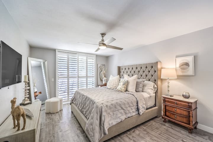 Cozy 2bd / 2bth Townhome W/ Private Courtyard. - Henderson, NV