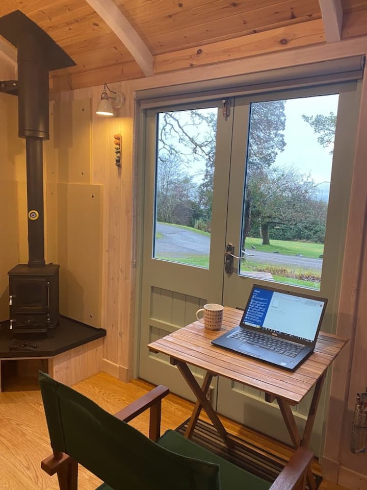 Delightful Shepherd Hut With Sea View - Dunoon