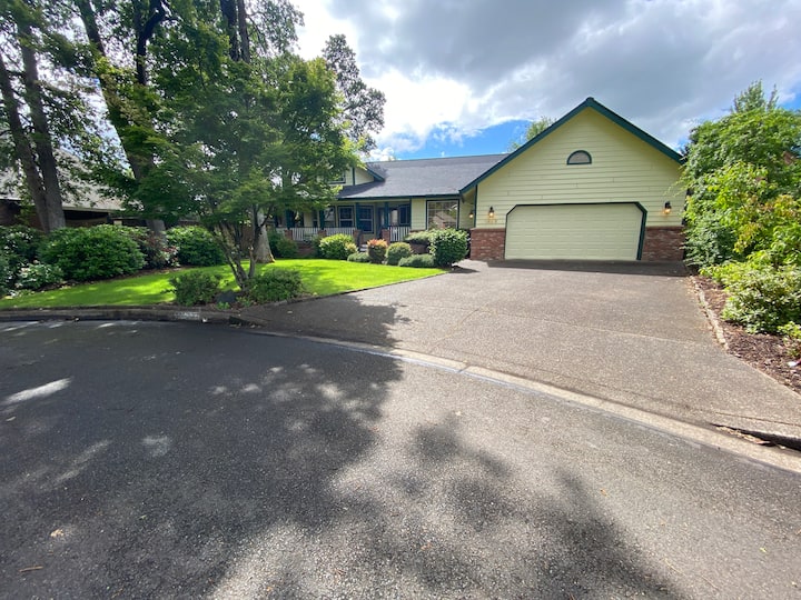 Beautiful Home, Walk To Hayward Field And Autzen - Eugene, OR
