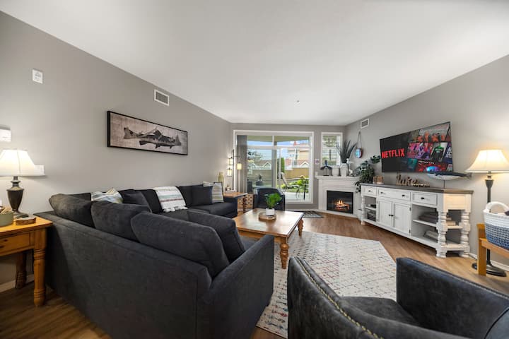 3 Bedroom / Poolside / Lakefront / Pools & Hot Tub - Kelowna