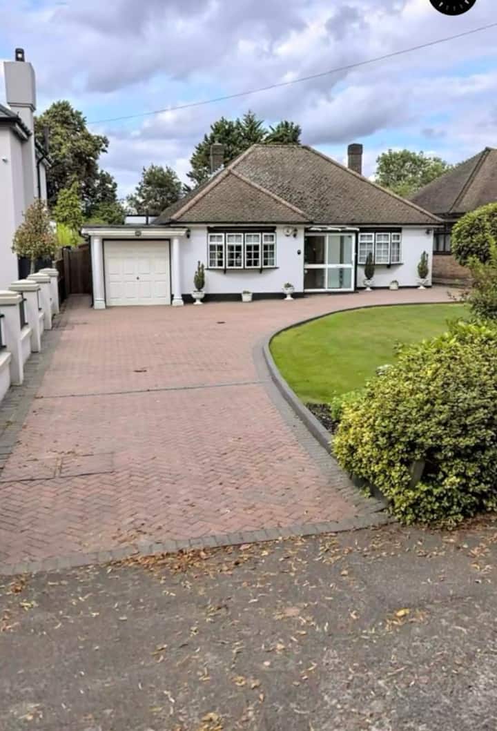 Cheerful 3 Bedroom House With Off Street Parking - Sevenoaks