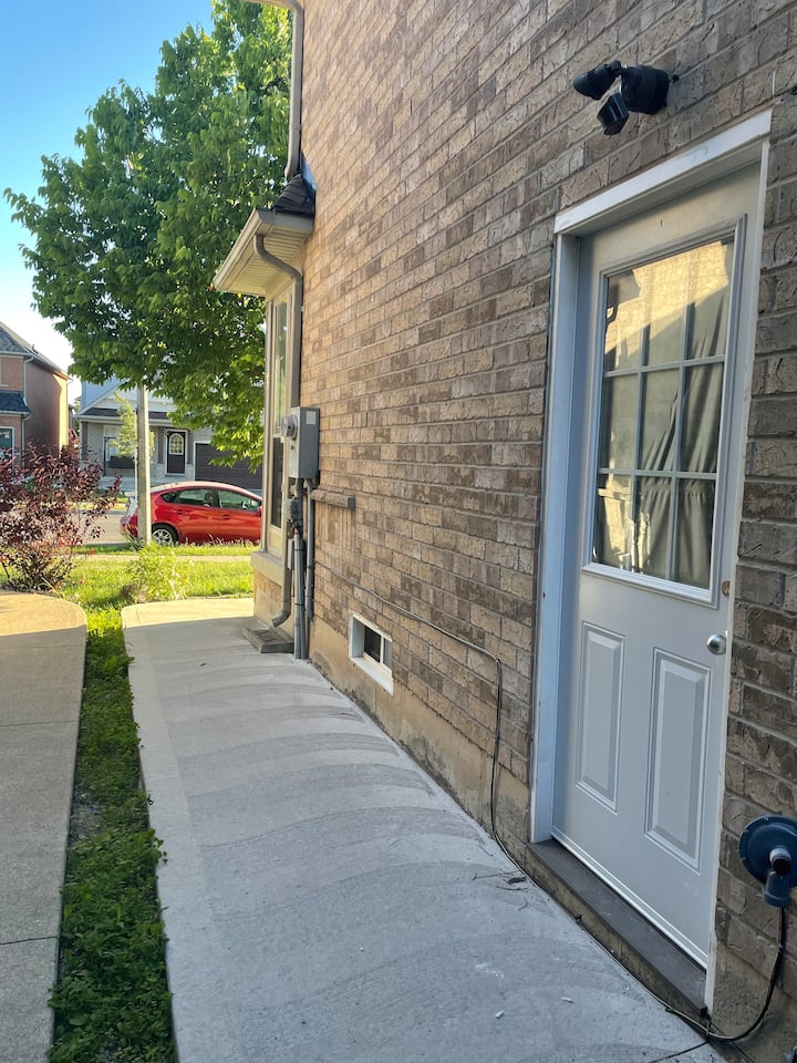 Spacious Cozy 3br Suite Near Airport/mtpleasant Go - Brampton