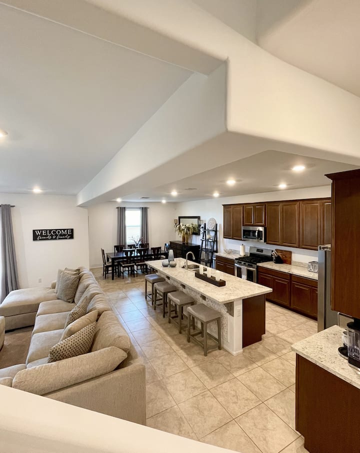 6 Bedroom Desert Retreat - Tucson, AZ