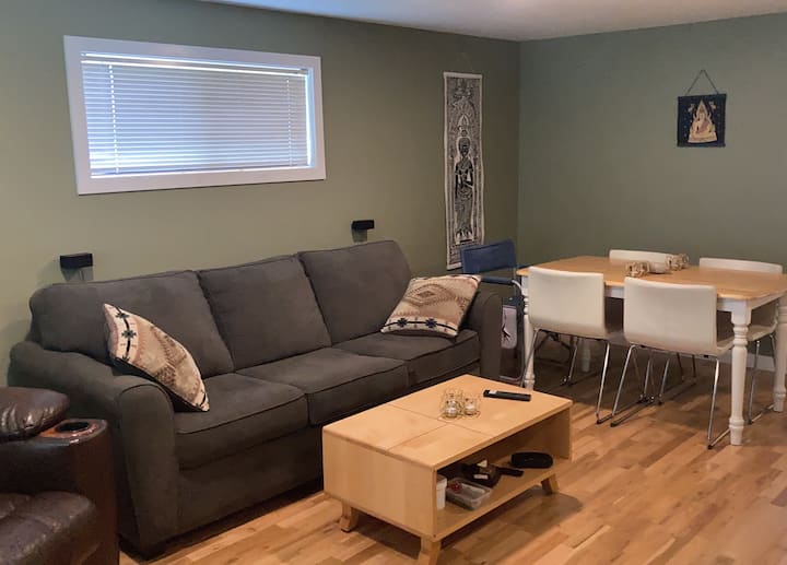 Cozy Bungalow, Sleeps Up To 6, Stocked Kitchen - Springfield, OR