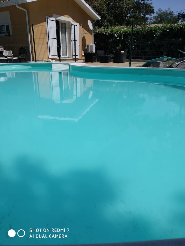 Maisonnette Avec Piscine. - Belin-Béliet