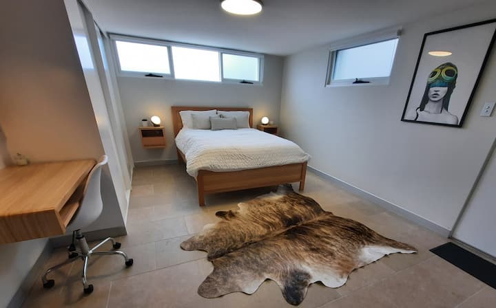 Stylish Self- Contained Room With Private Entry. - Sydney