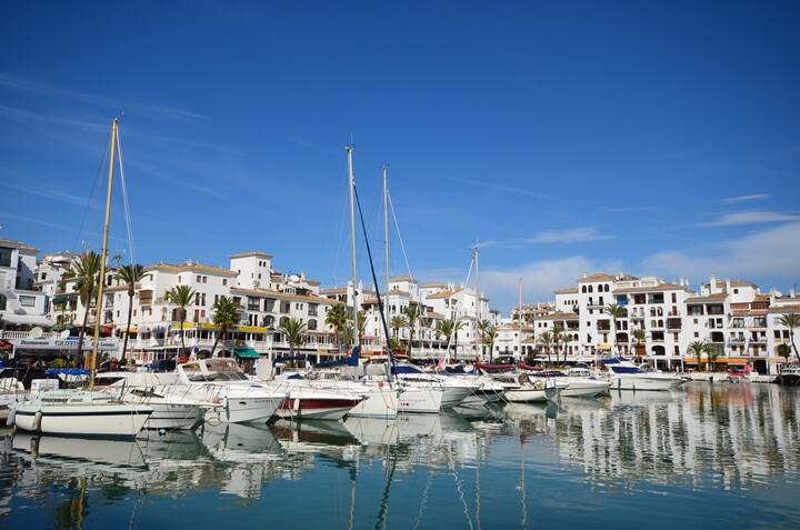 Los Flamencos. Duquesa Port. First Line Beach - Manilva