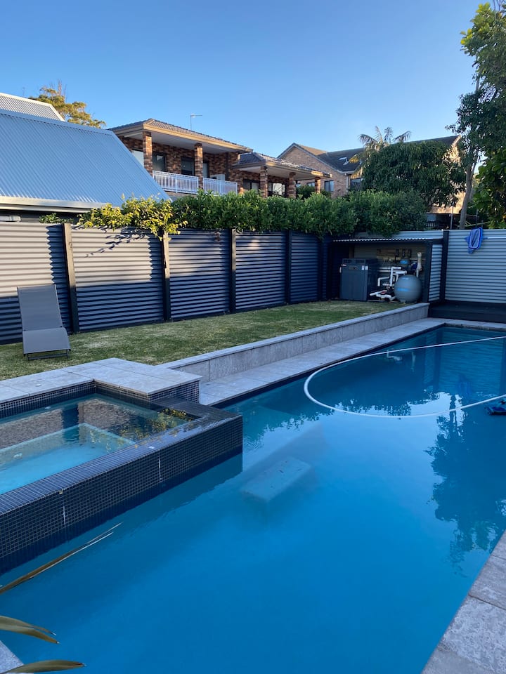 Executive 4 Bedroom House With Pool And Spa. - Wollongong