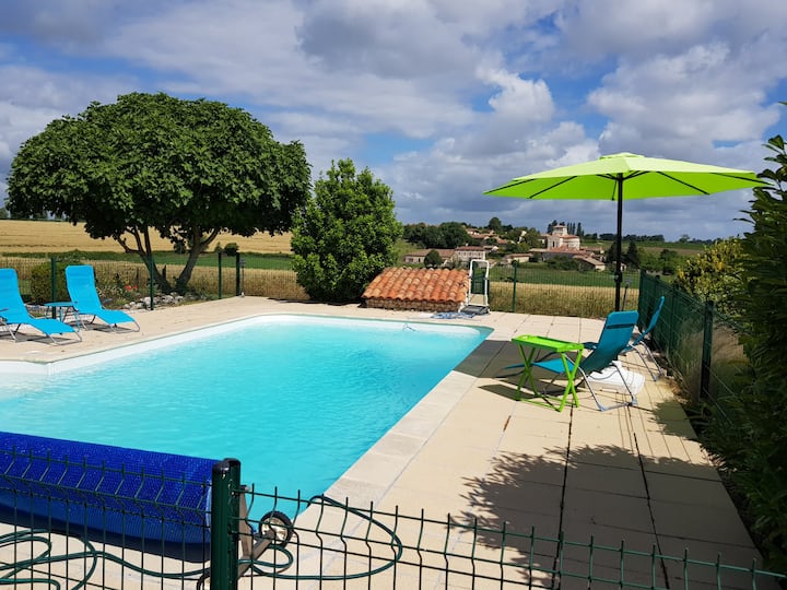 Behagliche Finca Mit Pool Und Herrlichen Blick - Département Charente
