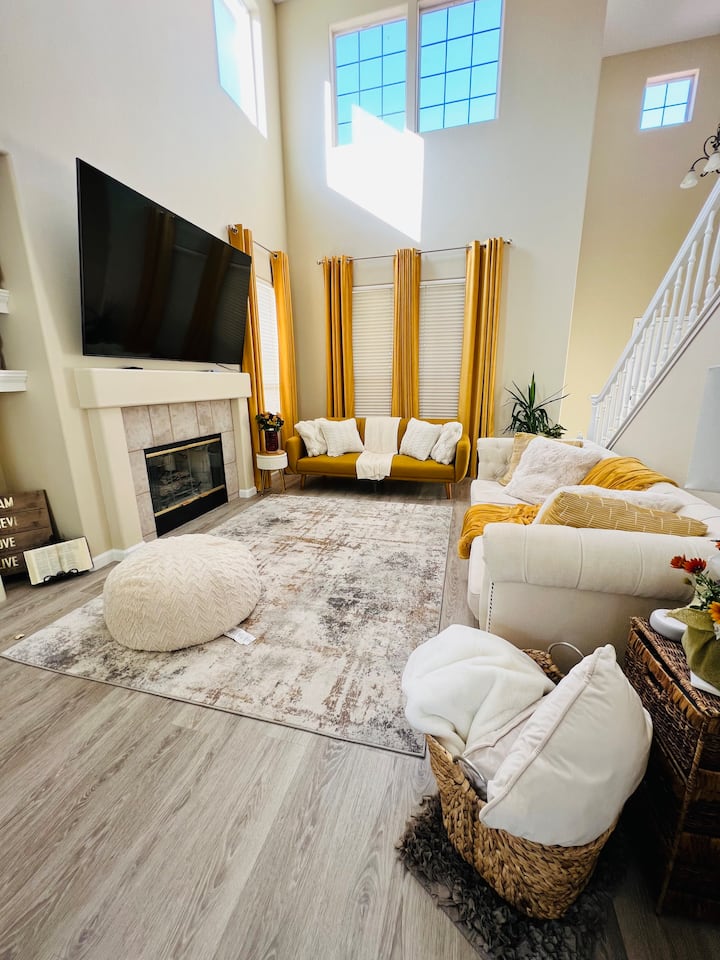 Private Bathroom And Beautiful Master Bedroom - Salinas, CA