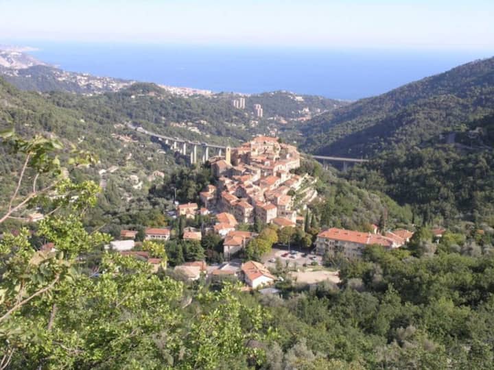 Agréable Maison De Village Avec Balcon - Menton