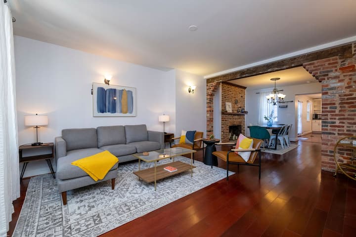 Charming 4 Bedroom Home Just Steps To The Water! - National Aquarium, Baltimore
