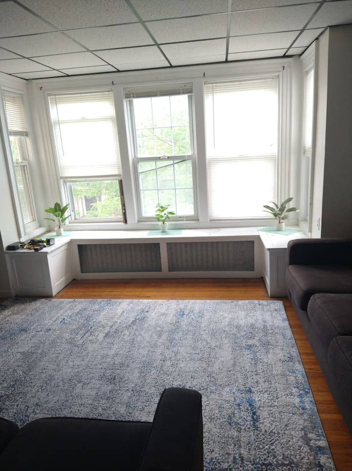 Lovely 1 Bedroom With Parking On Site - Niagara Falls