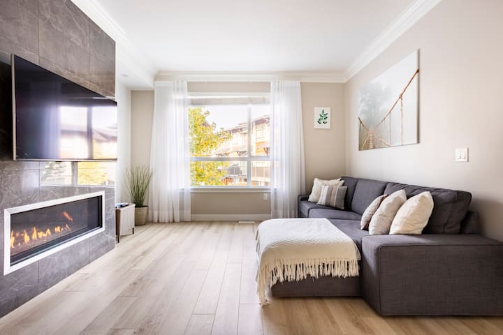 Luxury 4br Spacious Modern House With A View - Langley