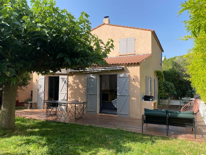 Charming house: garden, near beach, coves - Airbnb