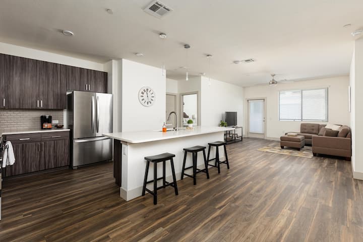 Lovely Two-bedroom Apartment With Amenities - Chandler