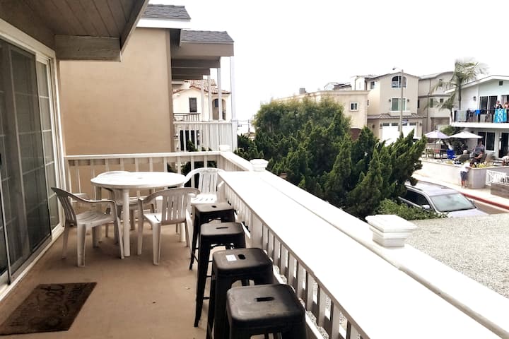 Great Location Upper Deck Short Walk To Beach! - Newport Beach, CA