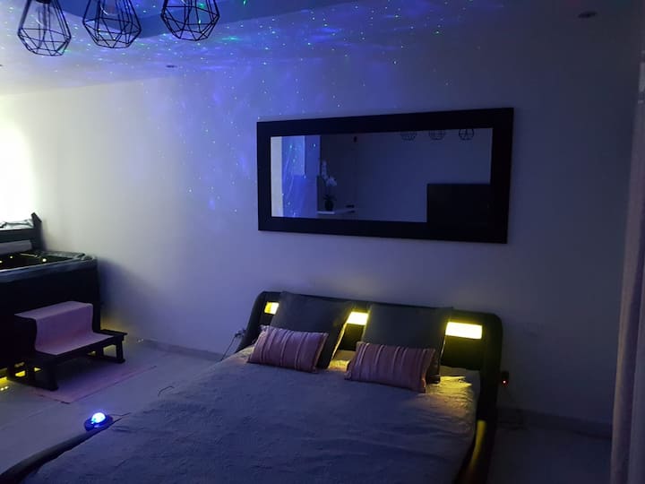 Superbe Appartement Avec Jacuzzi à 4 Min Du Métro - Montreuil, France